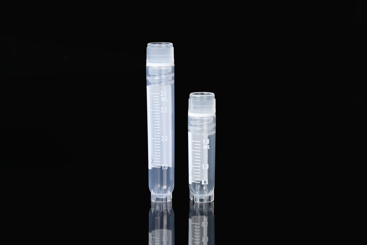 4.0mL Cryogenic tubes, bulk, internal thread, self standing - meslo